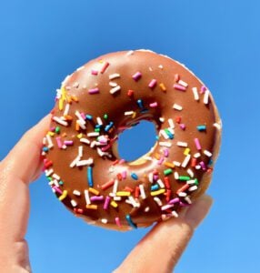 How to Eat Out Cheap in 2026! (21 Secrets to Save BIG)